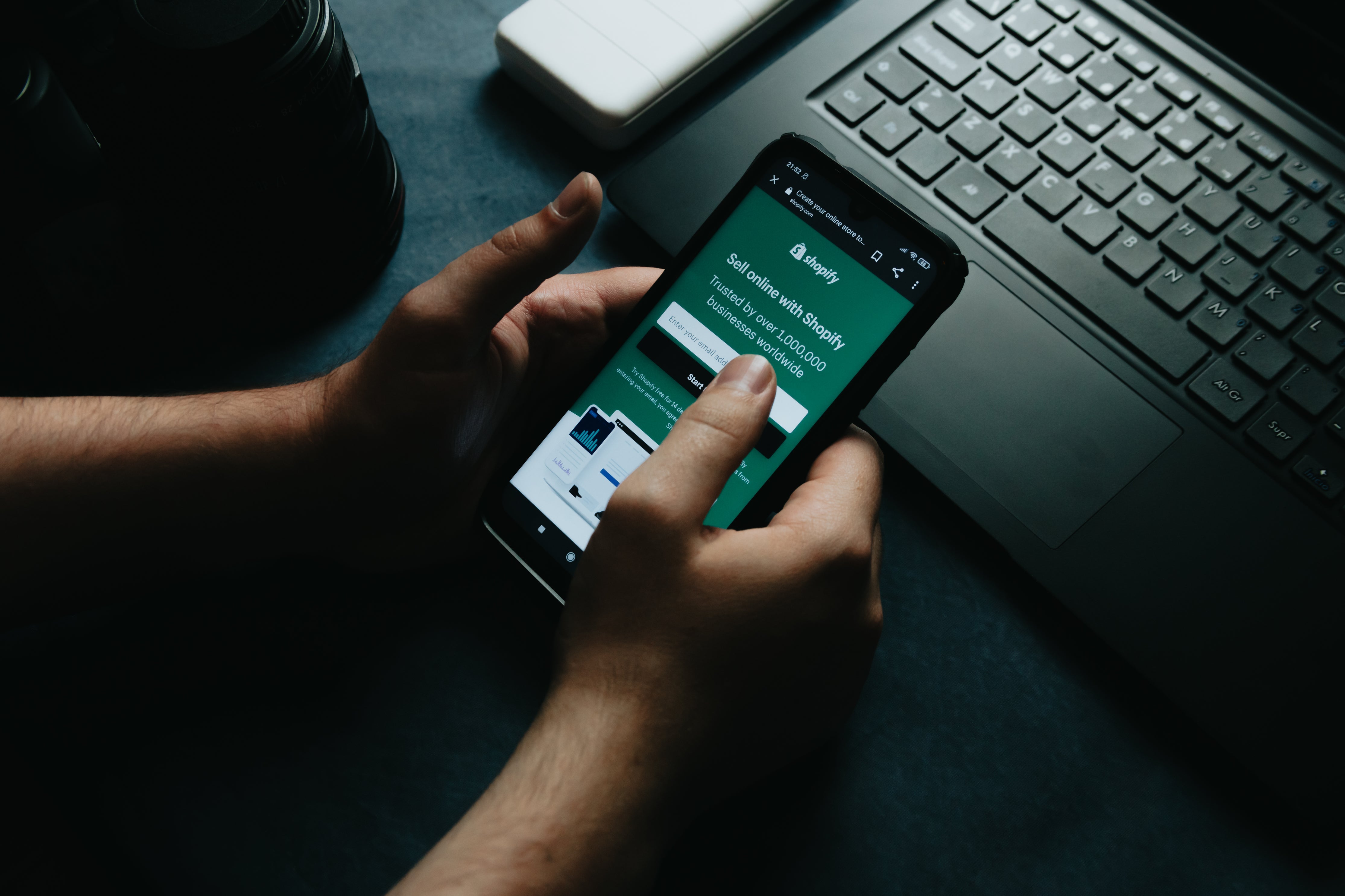 What does a Shopify partner do? – Pluro